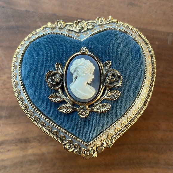 Sankyo | Other | Vintage Sankyo Cameo Music Trinket Box Plays Memory ...